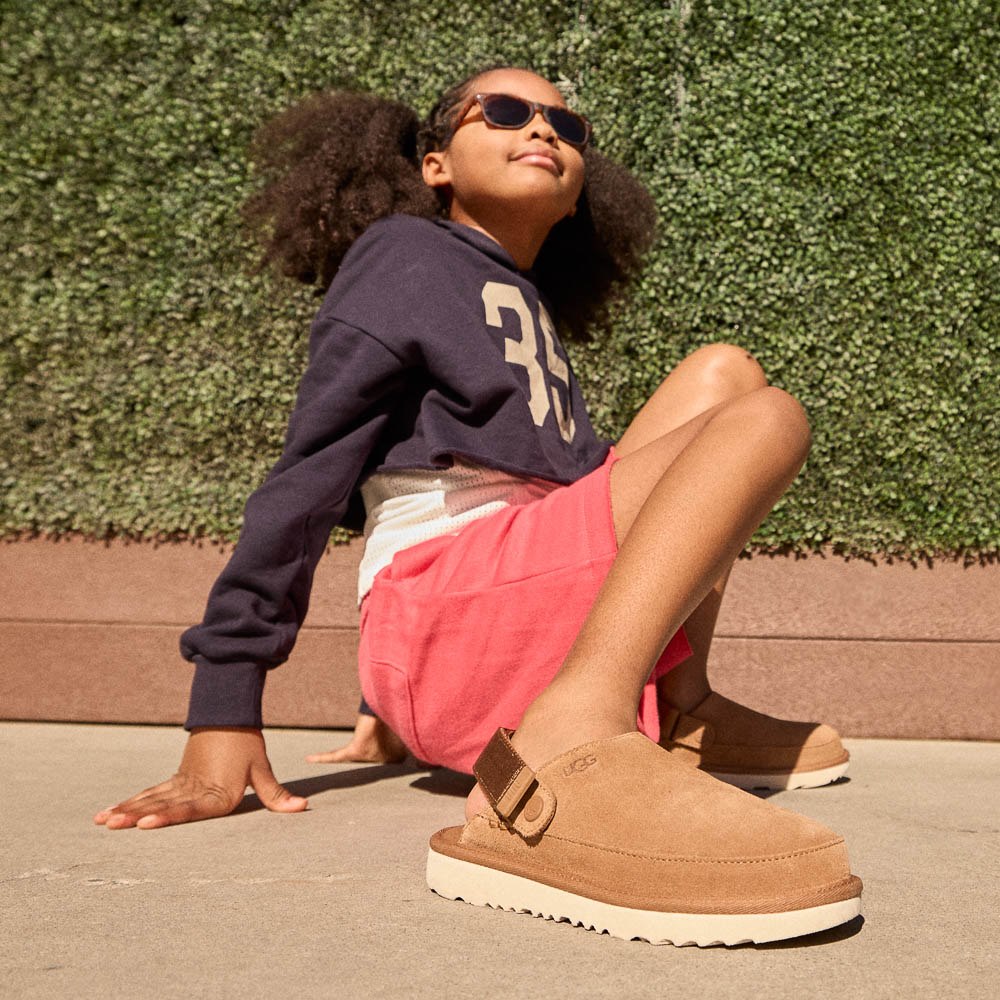 UGG® Goldenstar Clog - Little Kid / Big Kid - Chestnut | Journeys