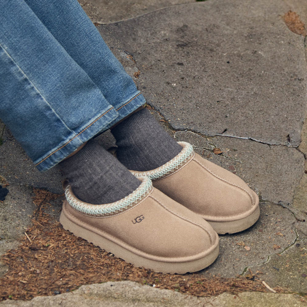 UGG® Tazz Platform Slipper - Little Kid / Big Kid - Sand | Journeys