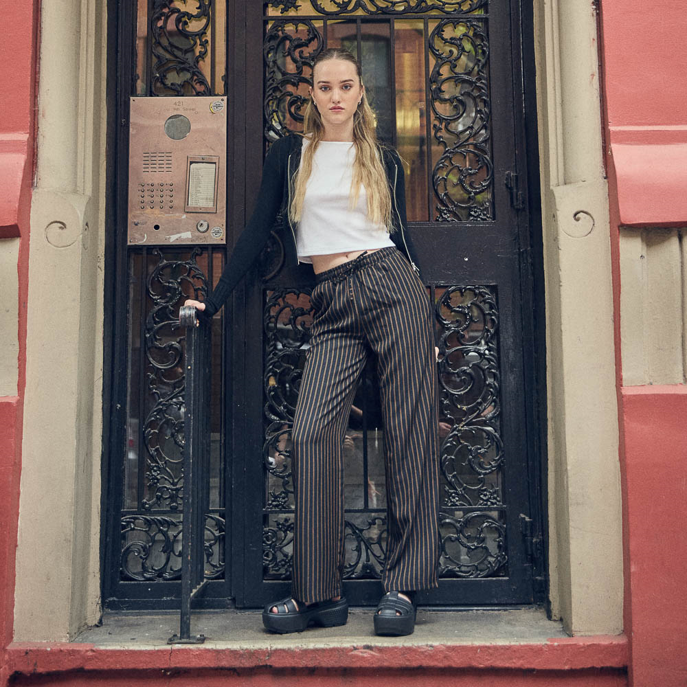 Crocs Stomp Platform Fisherman Sandal - Black | Journeys