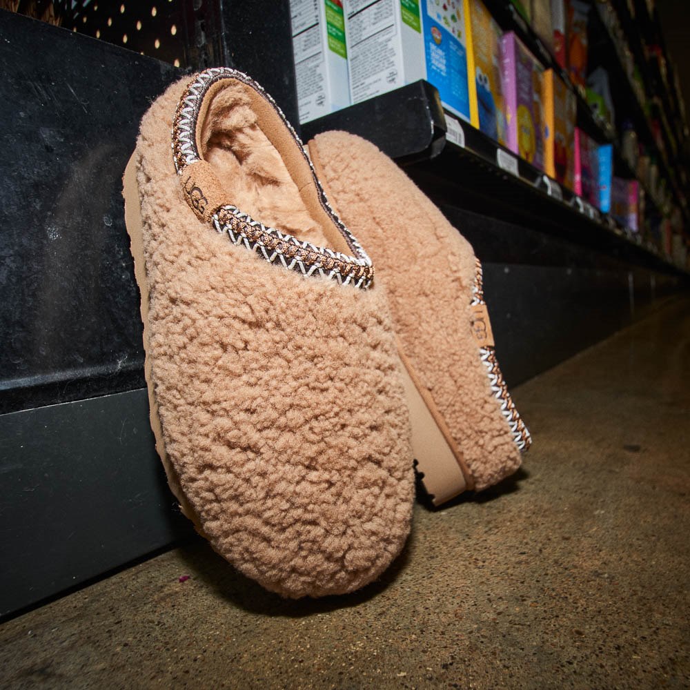 Womens UGG® Tasman Maxi Curly Slipper - Chestnut | Journeys